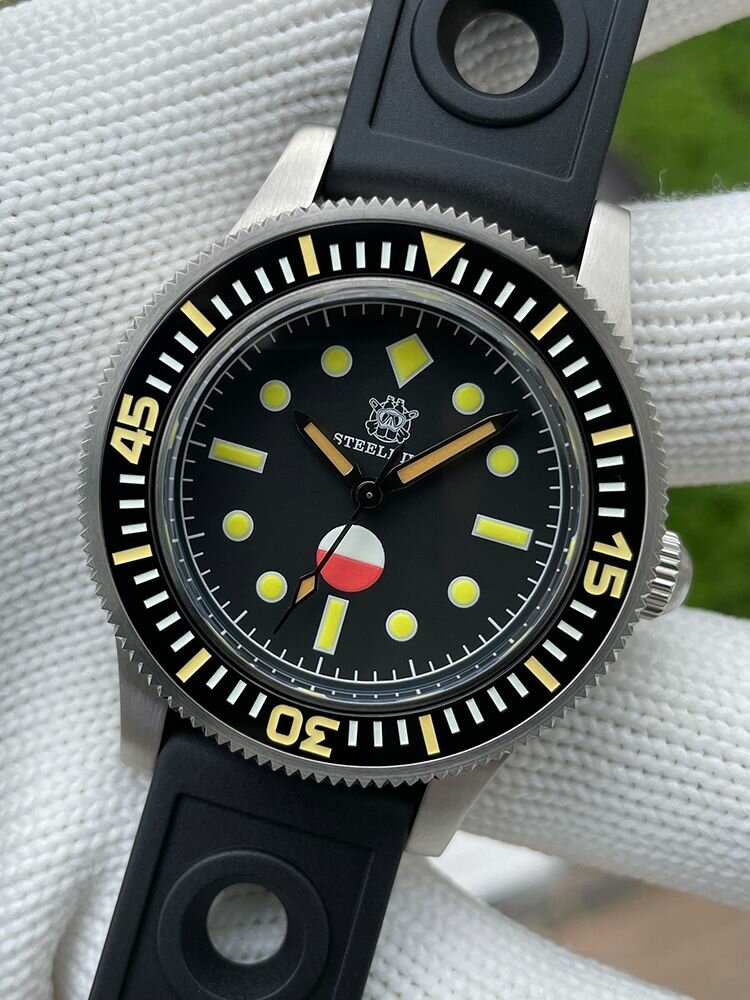  Steeldive