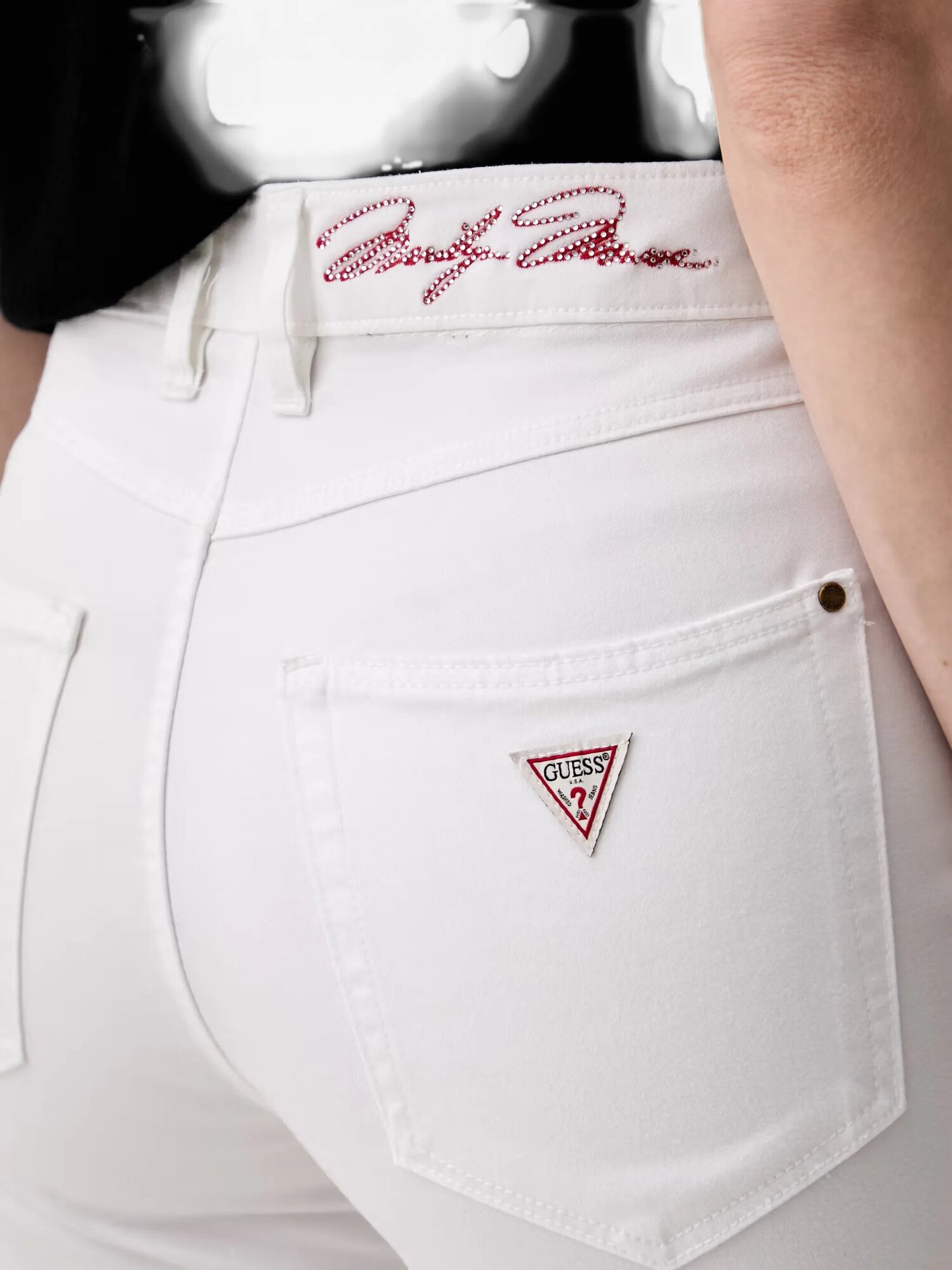 Джинсы GUESS Logo-patch cropped jeans, размер 27 JEAN, бежевый/белый — фото 1