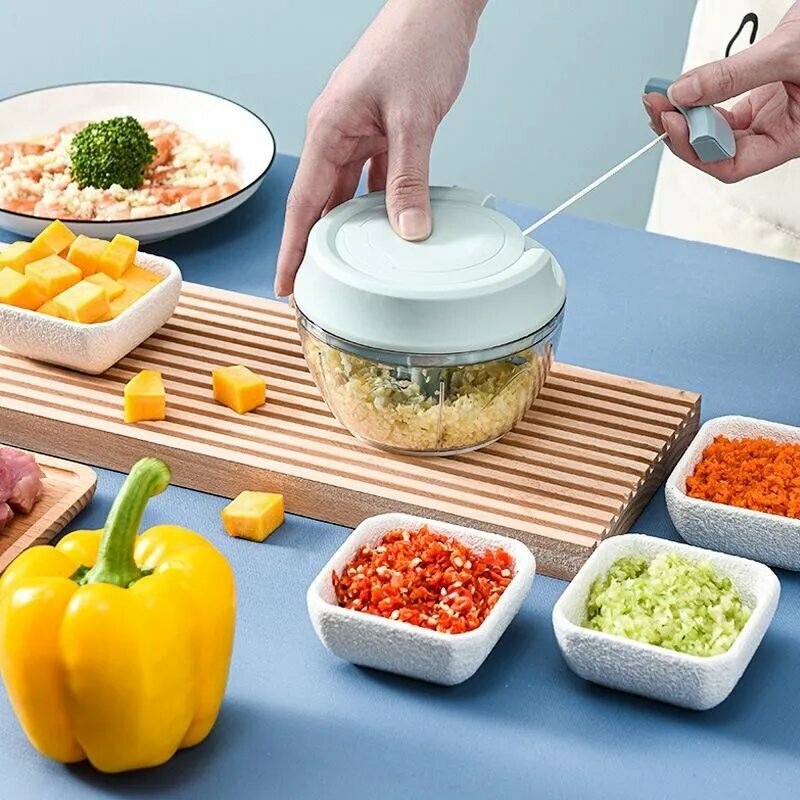 Измельчитель кухонный ручной，Ручная дробилка синего цвета. С крышкой