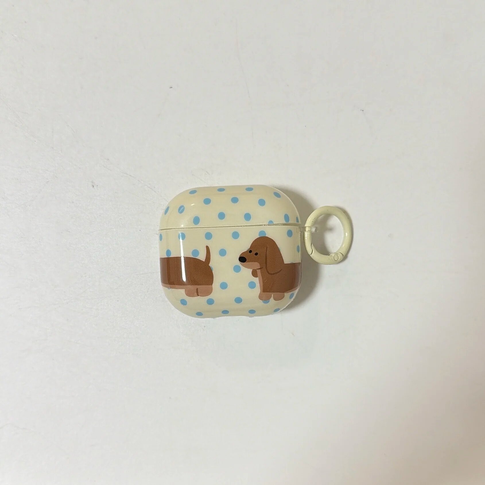 Чехол для AirPods 1 2 3 4 Pro бежевый с рисунком таксы For AirPods Pro2, Beige with Ring