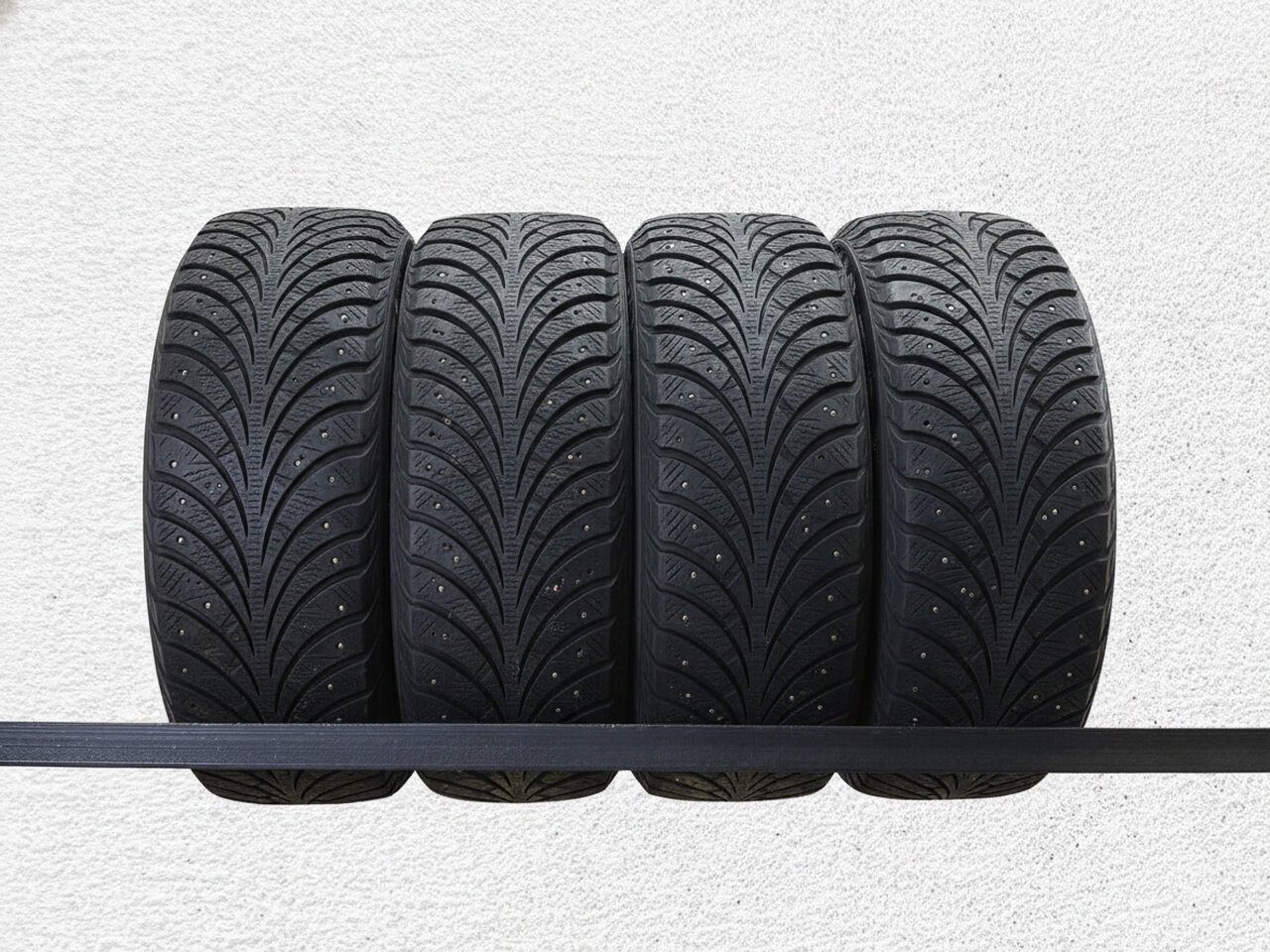 Зимние шины шипованные Goodyear UltraGrip extreme 225/60 R17 25.0% износ PT0009553 TSB042821