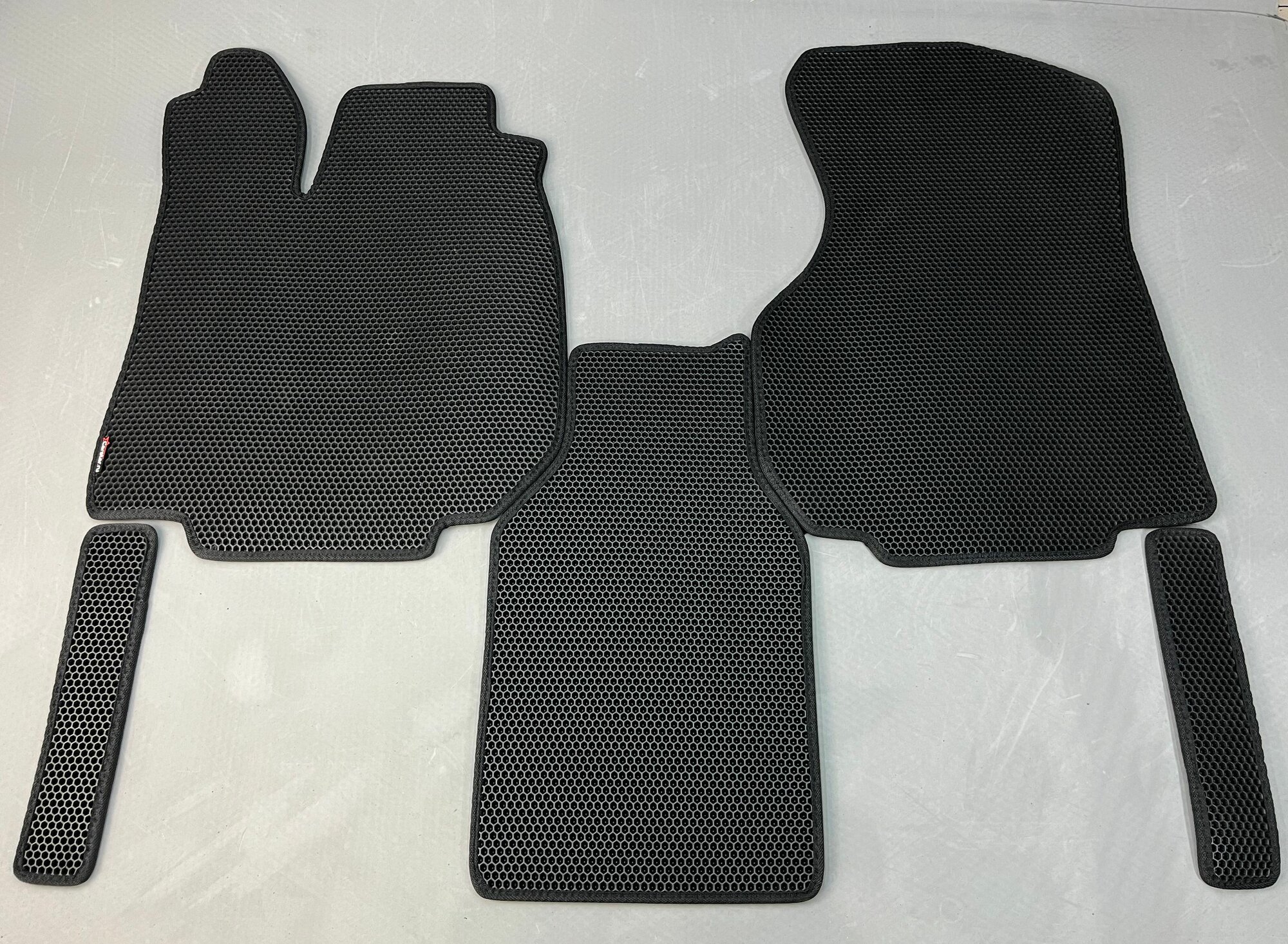 CARSTAR Коврики EVA для Dodge Caravan IV (2001-2007). Только 1 ряд: водительский, пассажирский и перемычка. Цвет черный.