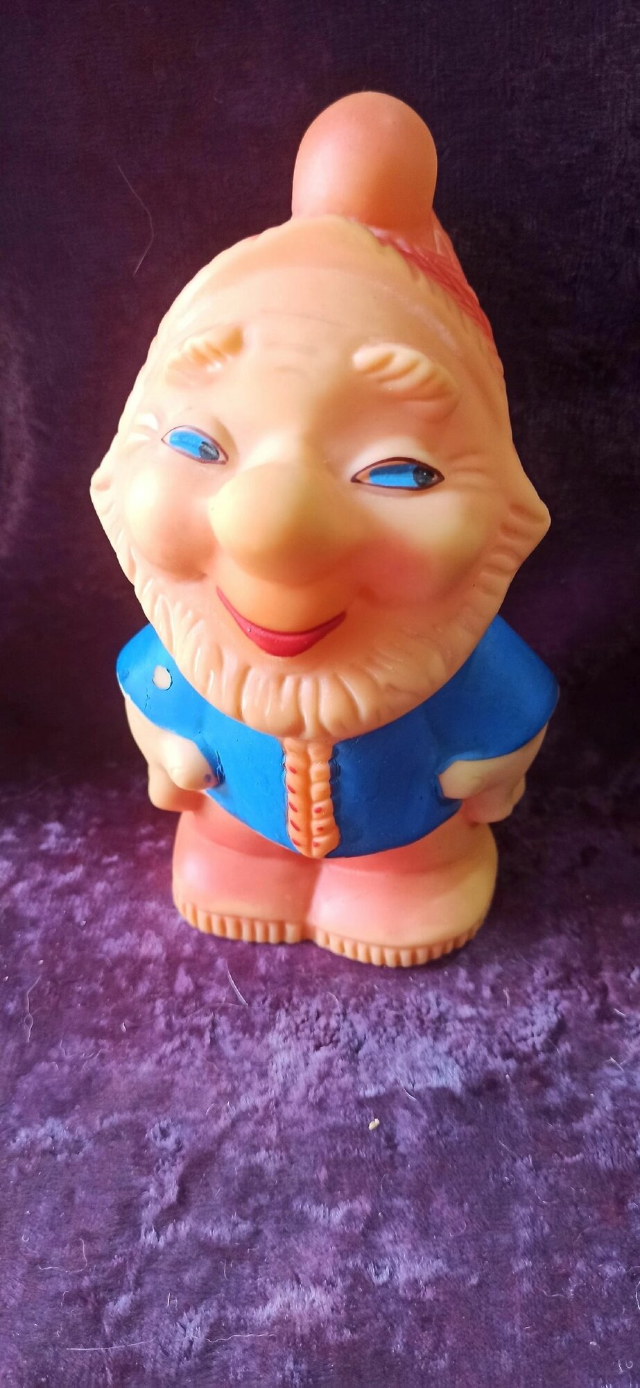 Винтажная резиновая игрушка гном, 17 см