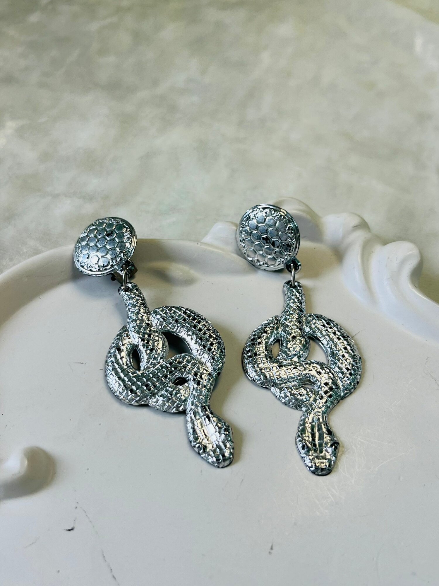 Винтажные серьги, клипсы, Змеи, серебрение, пластик