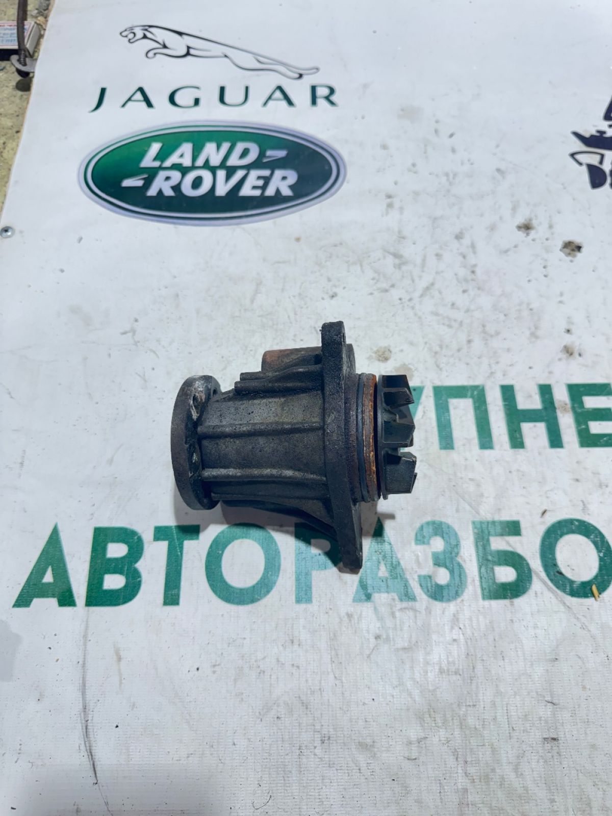 Насос водяной (помпа) Land Rover Discovery IV (2009—2013) LR013164