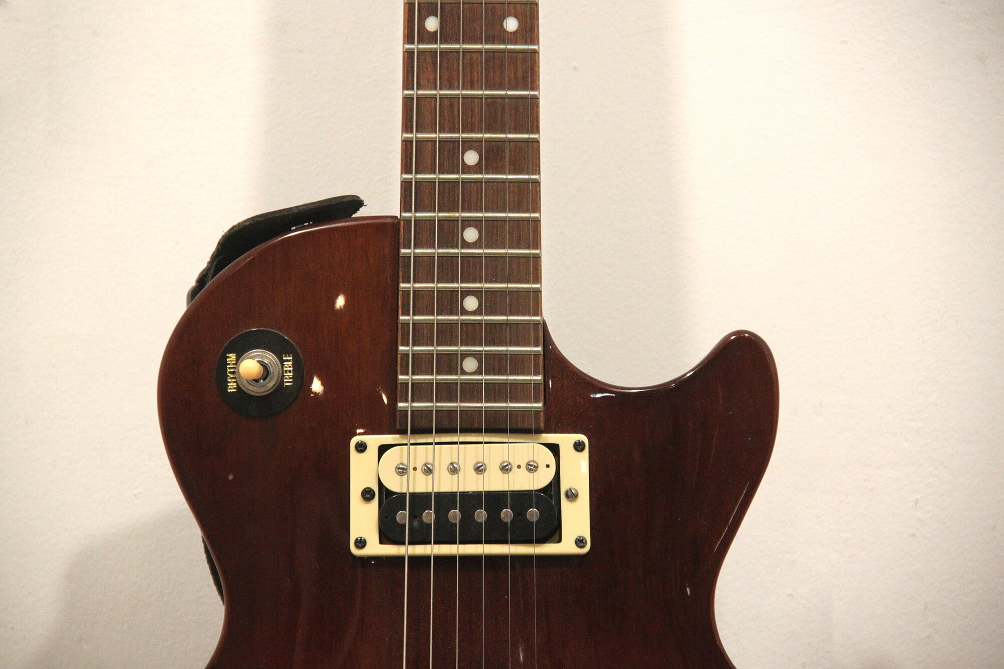 Электрогитара Epiphone Les Paul Studio LT — фото 1