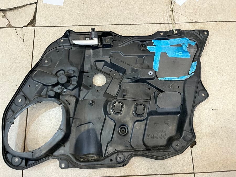 Панель двери передней правой от Mazda 3 bk 2003-2009