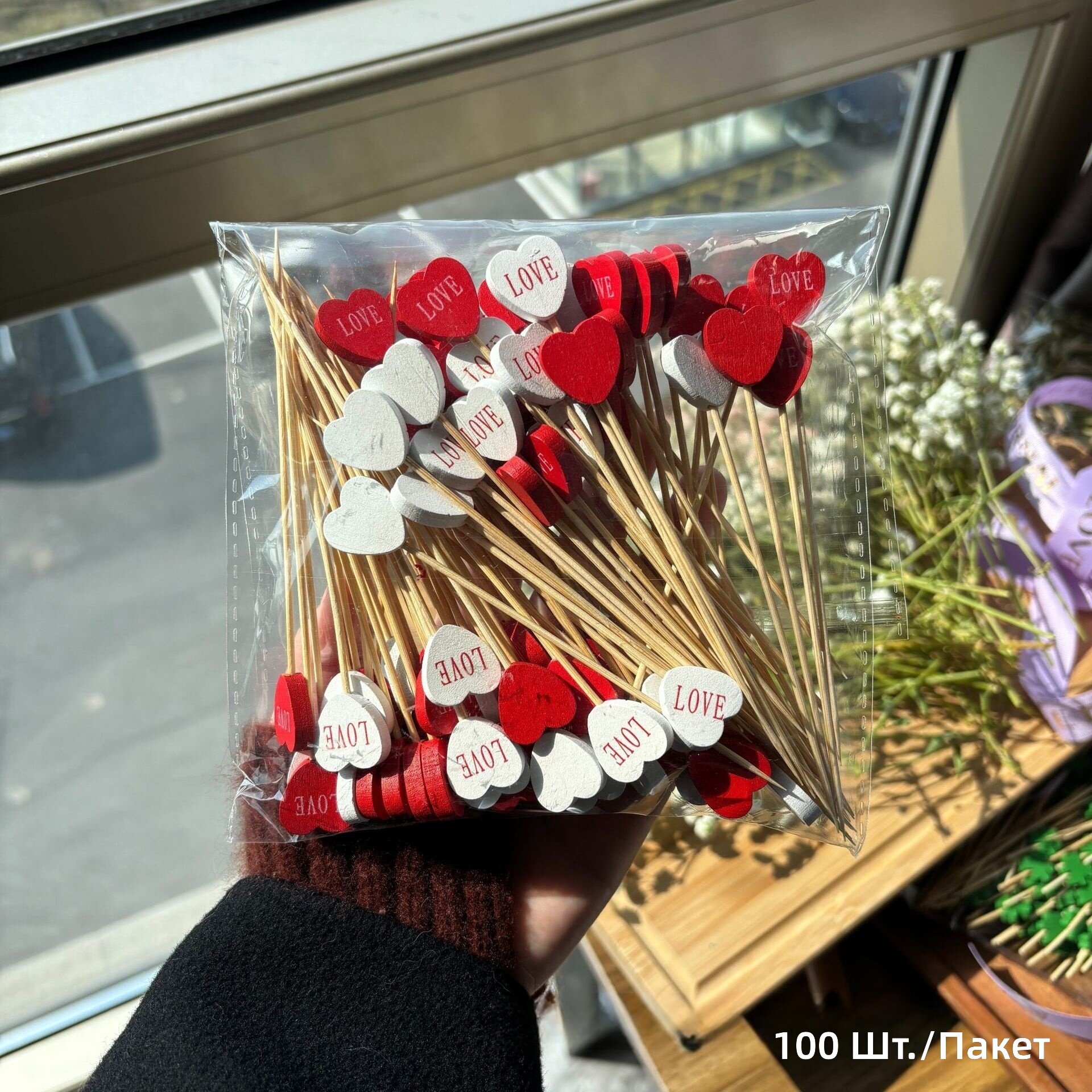 Декоративные шпажки для еды, 100 шт, 13 см, красно-белые с принтом сердец, для украшения тортов, десертов, салатов и сэндвичей
