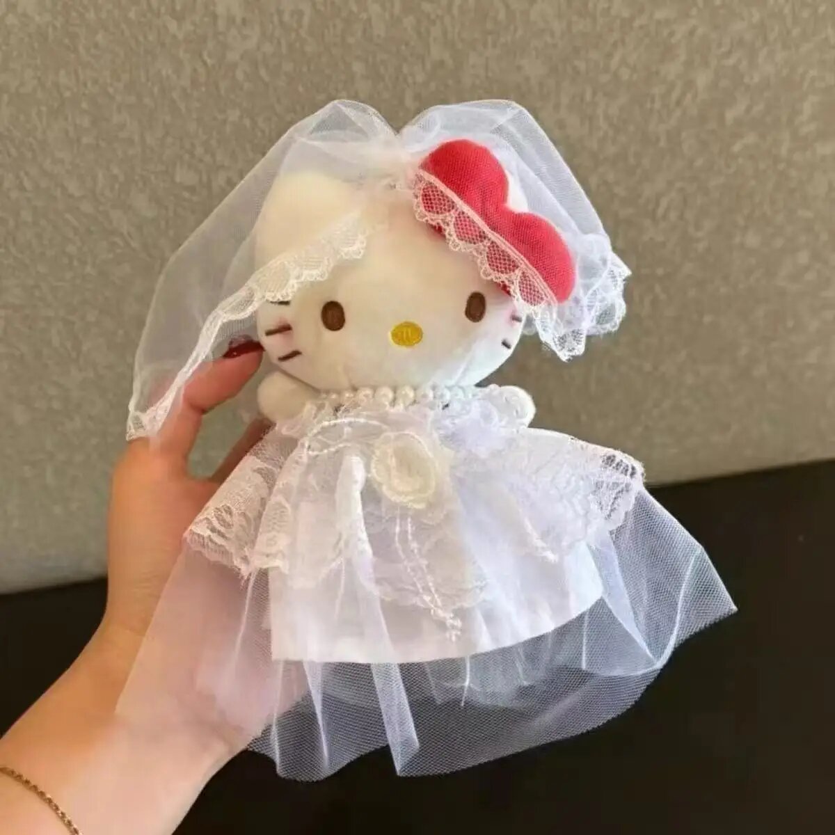 Плюшевый брелок Sanrio Hello Kitty в свадебном платье