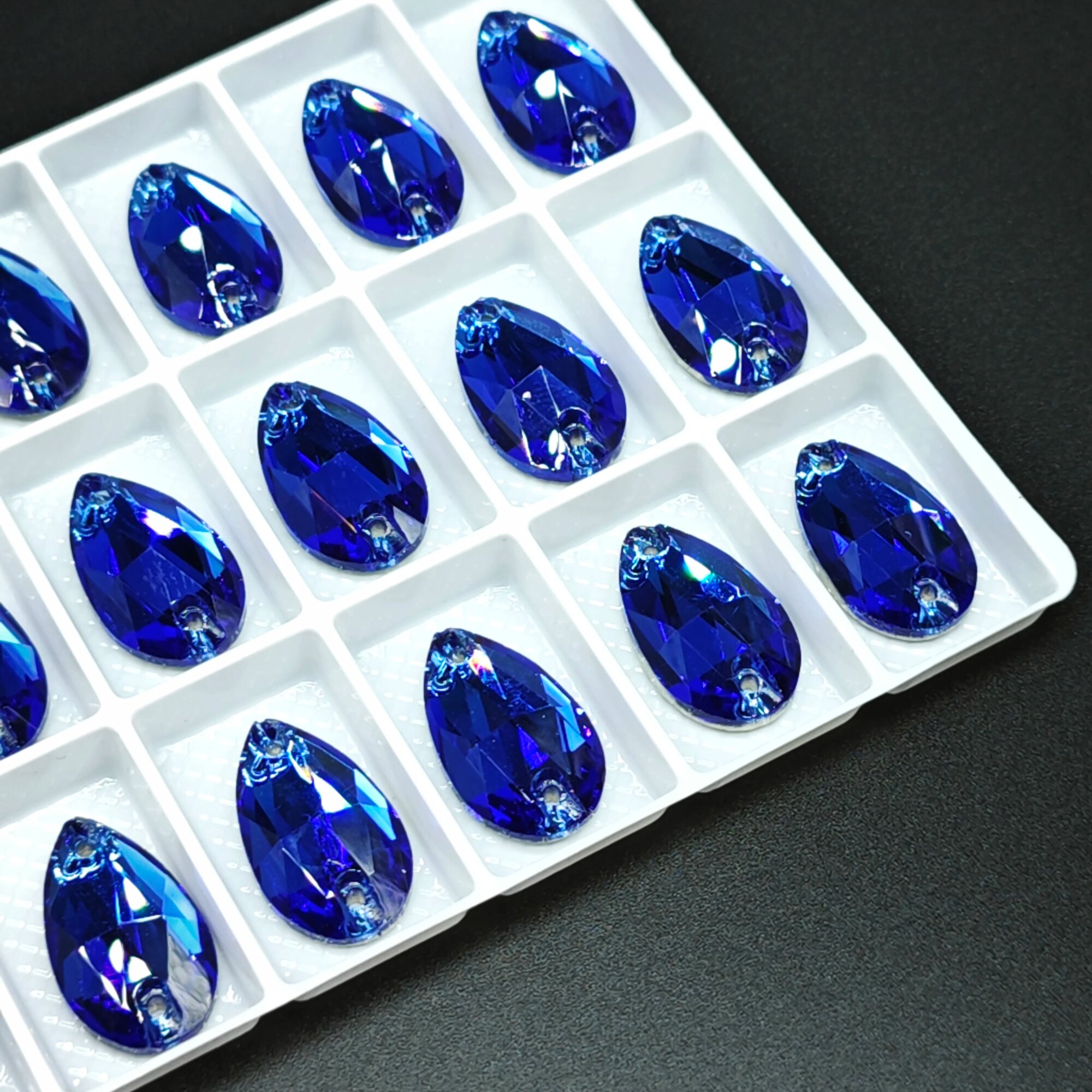 Стразы стеклянные Sapphire капли 24 шт.