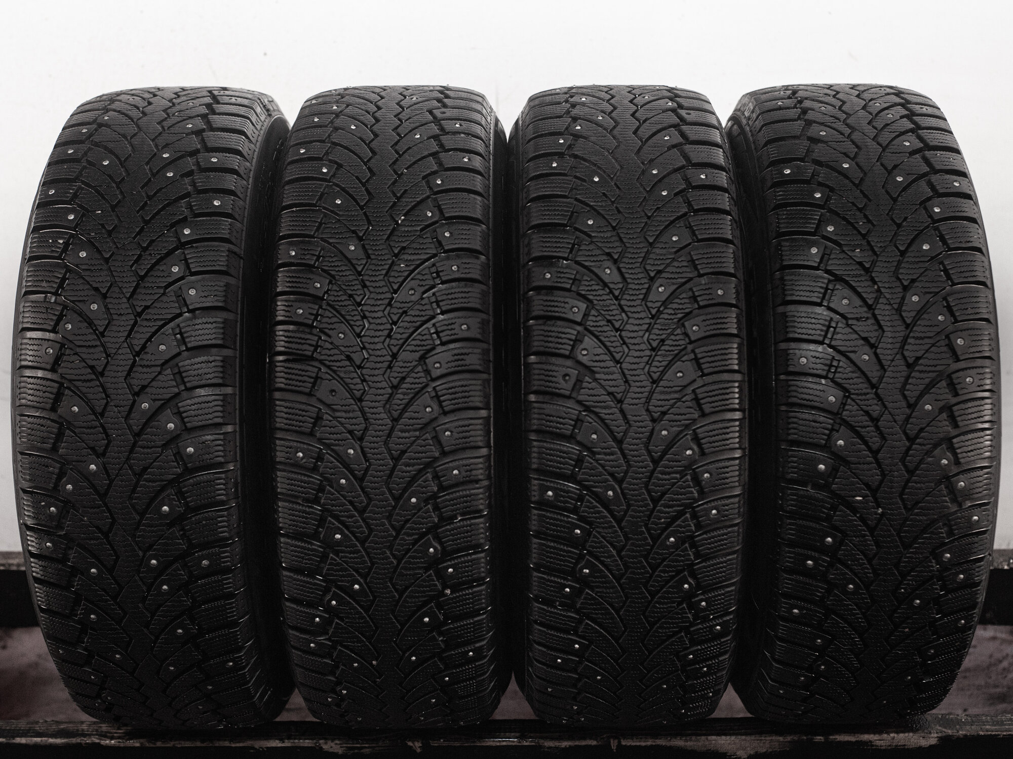 Formula Ice 215/60 R16 99T