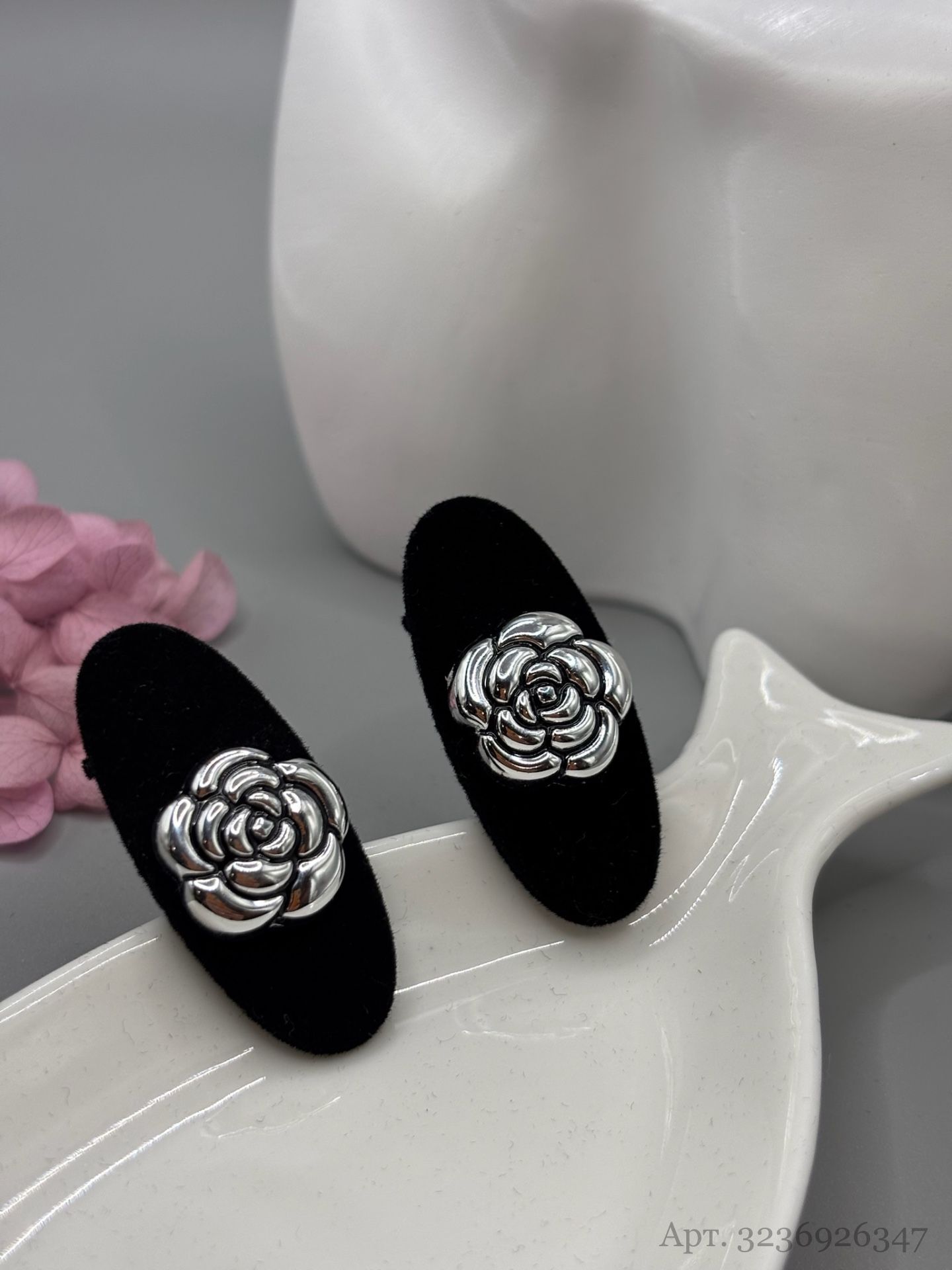 Заколка-зажим в стиле Chanel