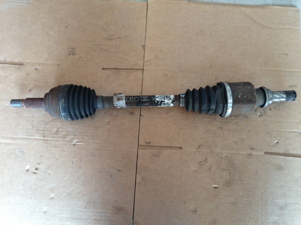 Полуось передняя левая 8200499585 Renault Clio 3, Logan, Modus б/у