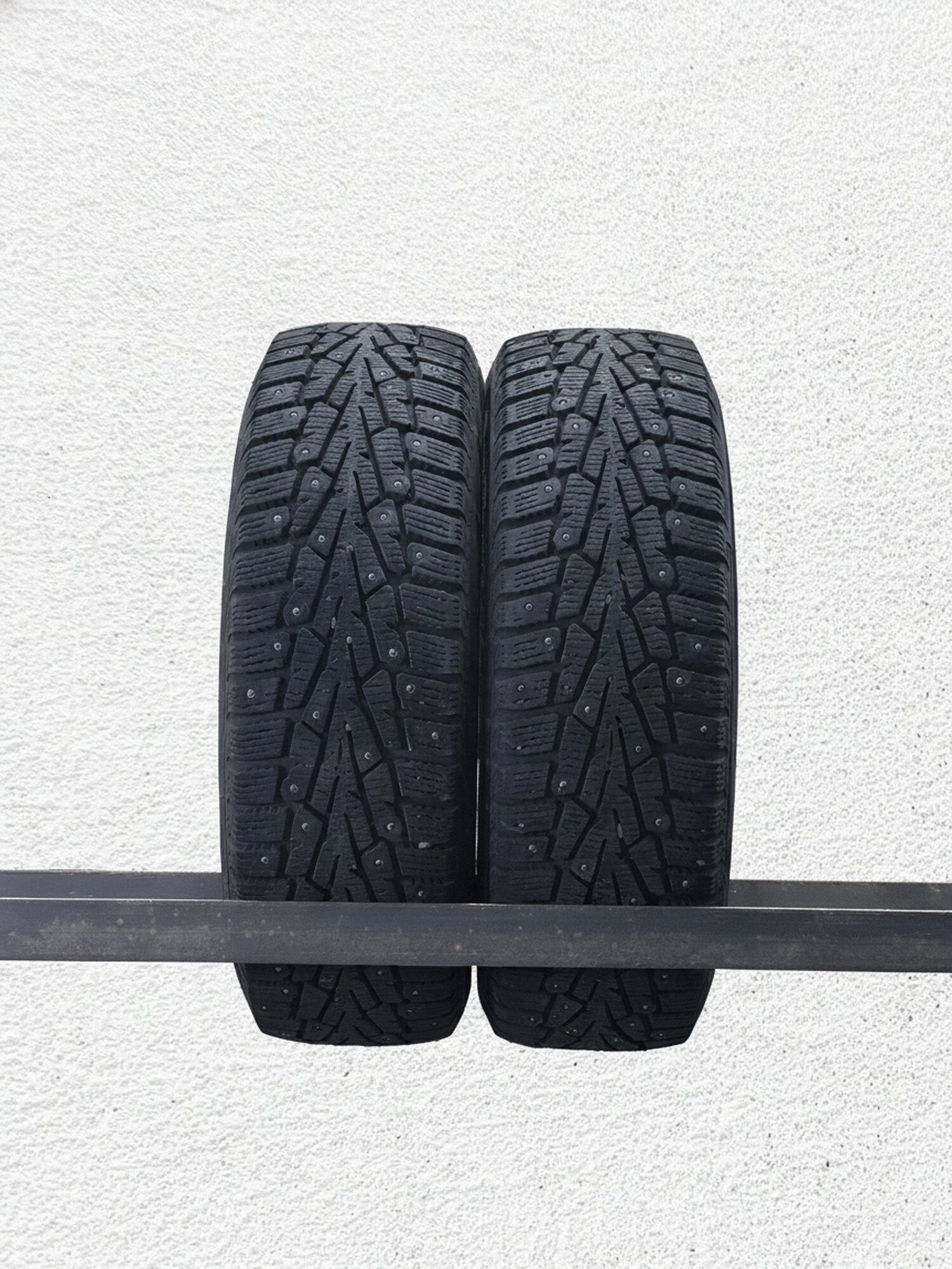 Комплект (2 шт) зимних БУ шин шипованные Cordiant Snow Cross 185/65 R15 20% износ TSB052933