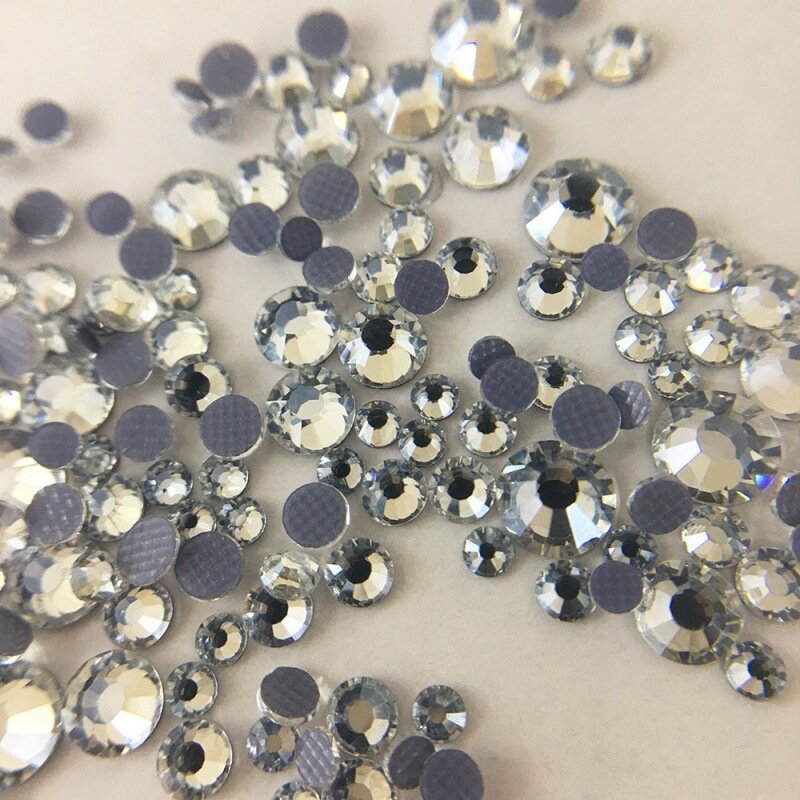 Cardel Aurora Rhinestones 51# Смешанные размеры 900 шт. на 3 упаковки для маникюра (случайный ассортимент)
