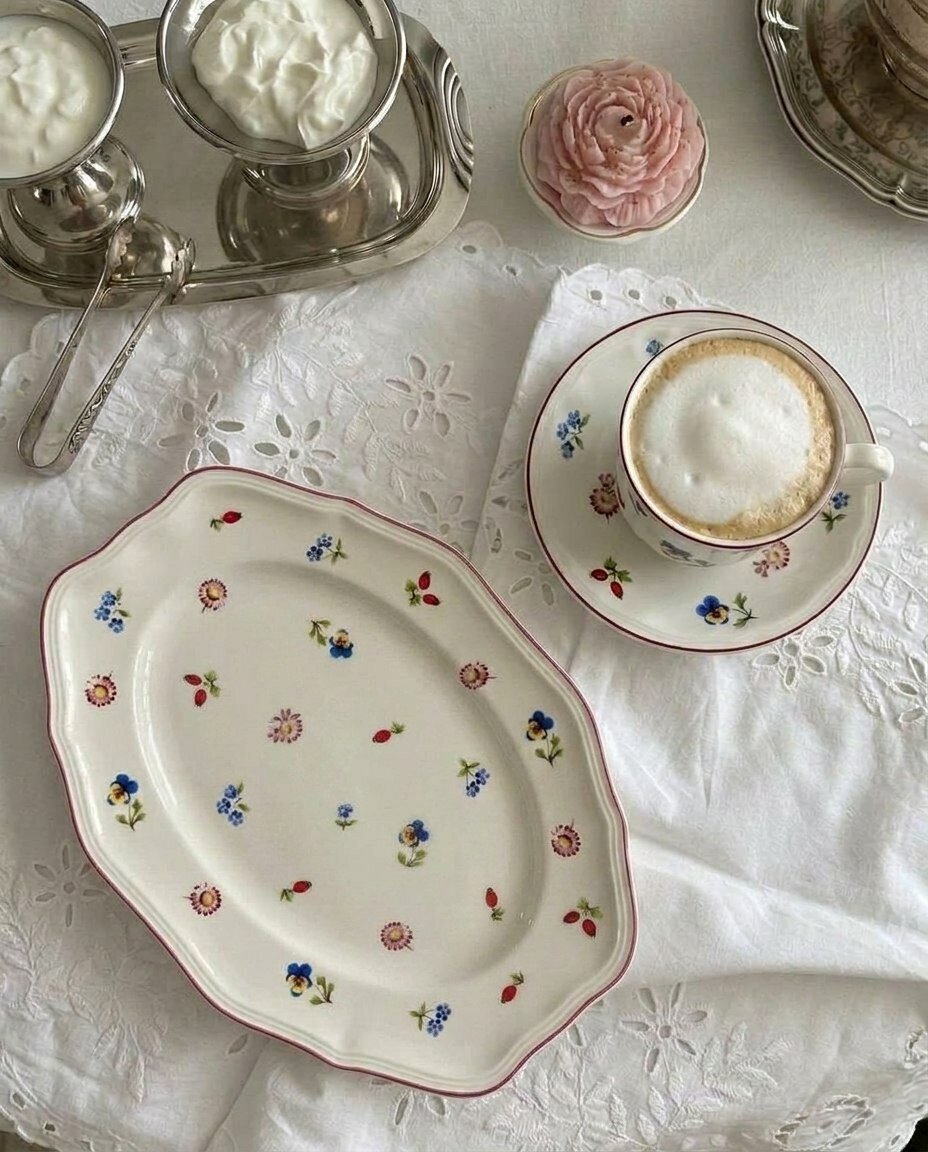 Овальное блюдо Petite Fleur 22 см х 31 см , цветочный принт /молочный — фото 1