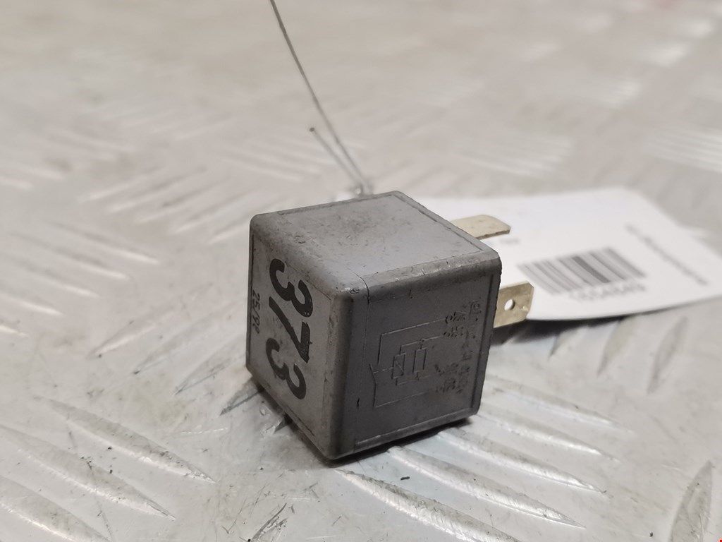 Реле / 1654849 V23134B52X301 8D0951253A для Volkswagen Passat 5 (с пробегом)