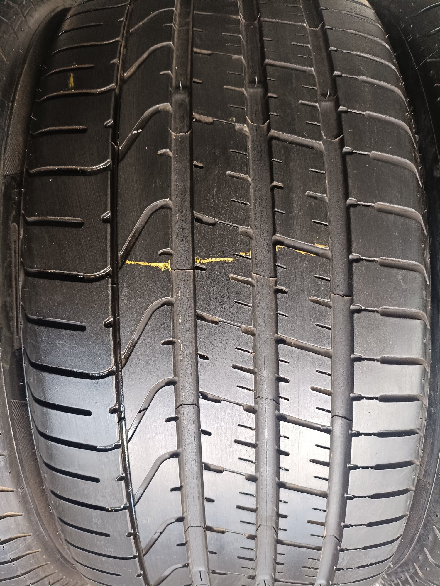 Pirelli P Zero 275/35 20