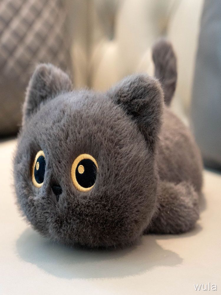 Кукла кошки на ложе