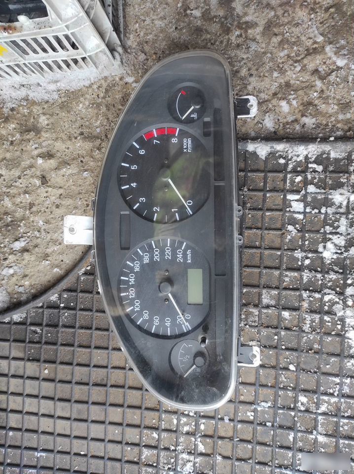 Панель приборов Mitsubishi Carisma 1998 MR308400