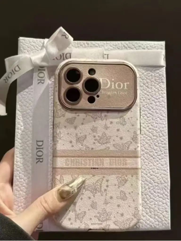 Чехол-книжка DIOR для Apple iPhone 16 Pro Max, белый, с защитой камеры, флип-конструкция, пластик