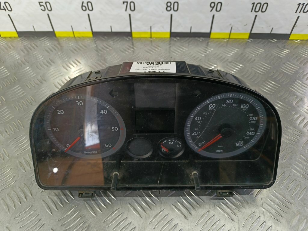 Панель приборов Б/У для Volkswagen Caddy III (2004—2010) 2K0920943C