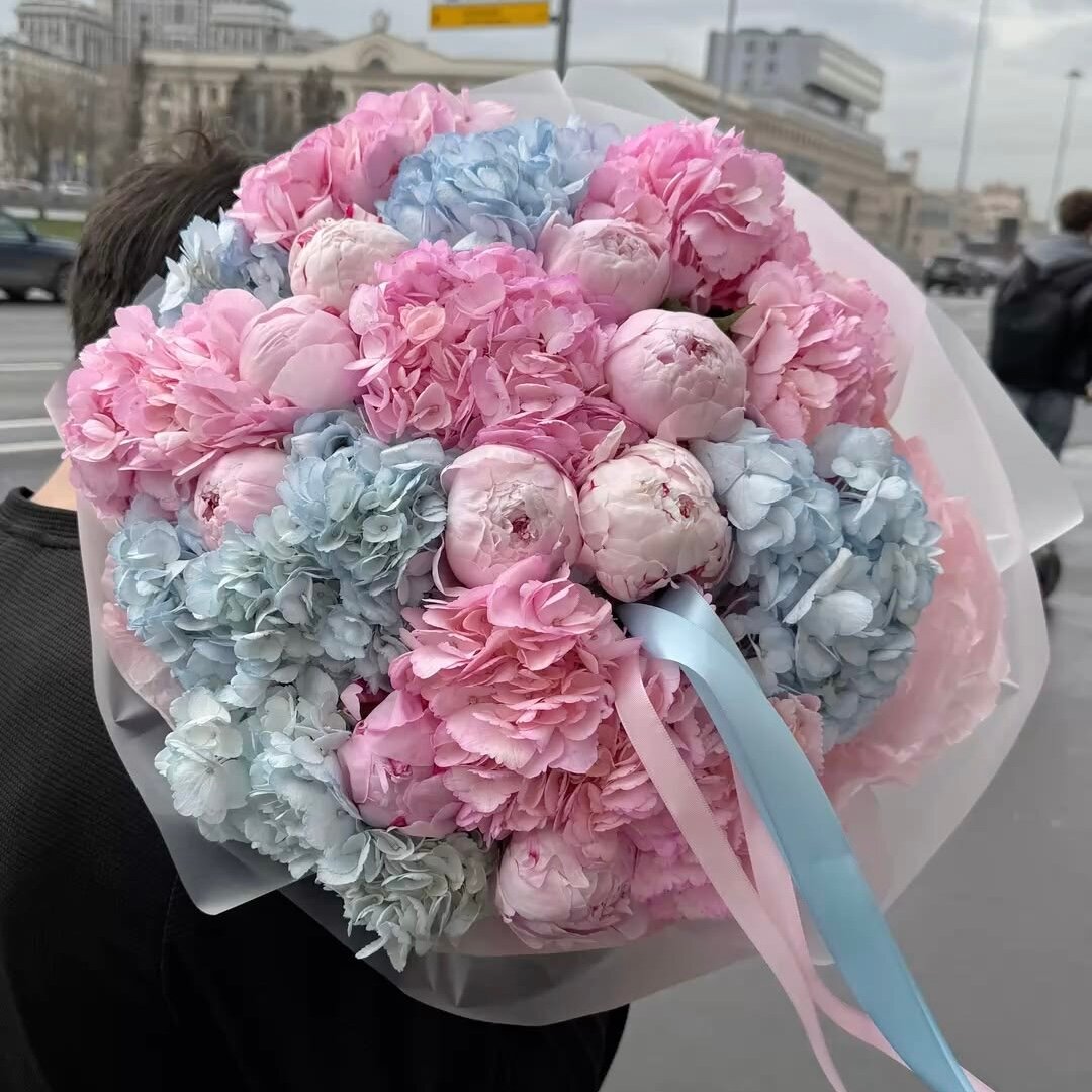 Букет из гортензий и пионов, красивый букет цветов, шикарный, премиум цветы, премиум букет