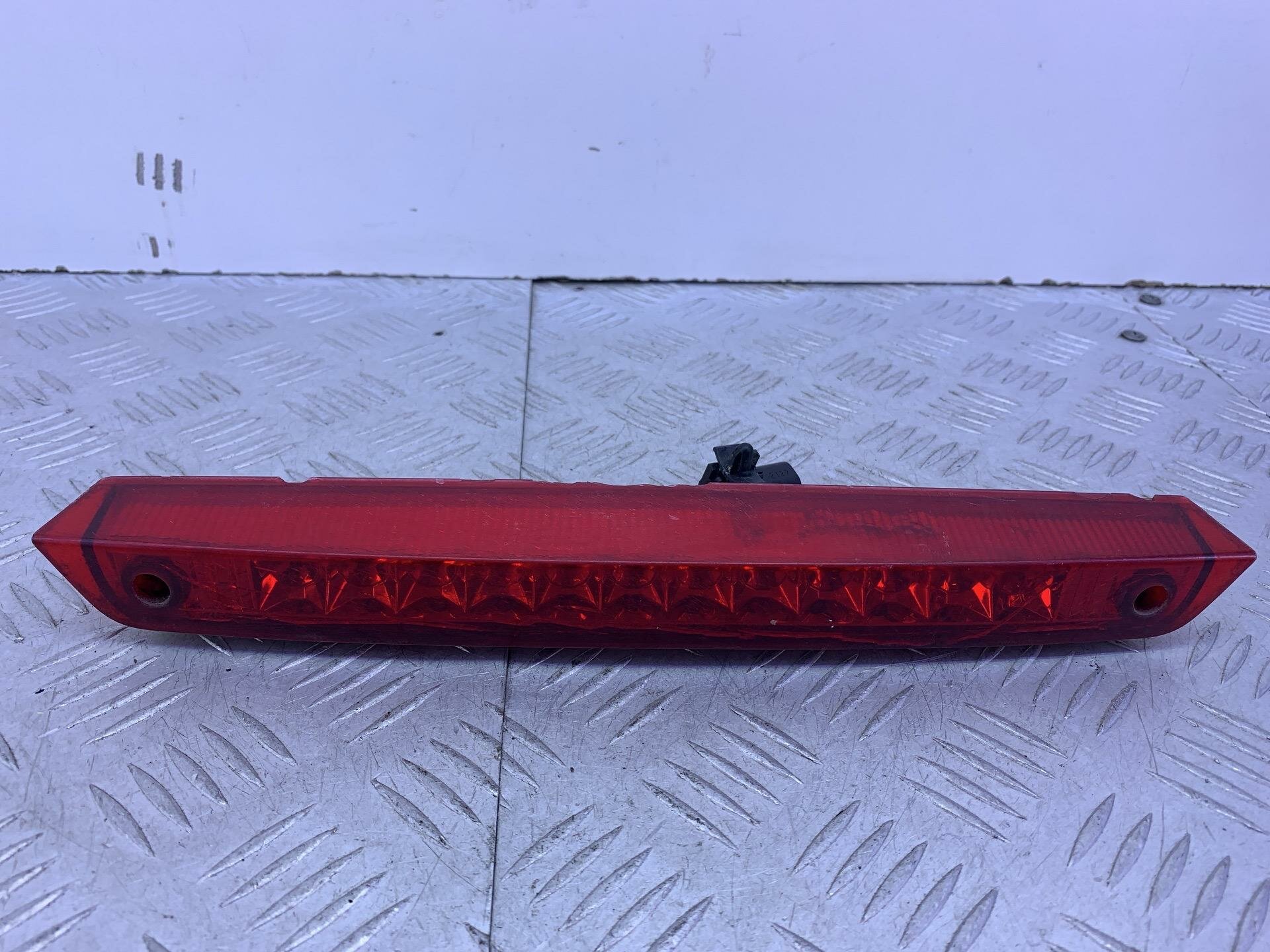 Дополнительный стоп-сигнал Opel Antara 2006