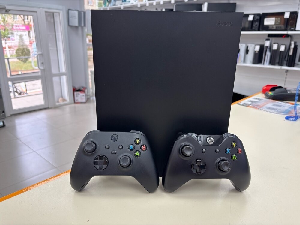 Игровая консоль Xbox One X 1TB , б/у, уценка