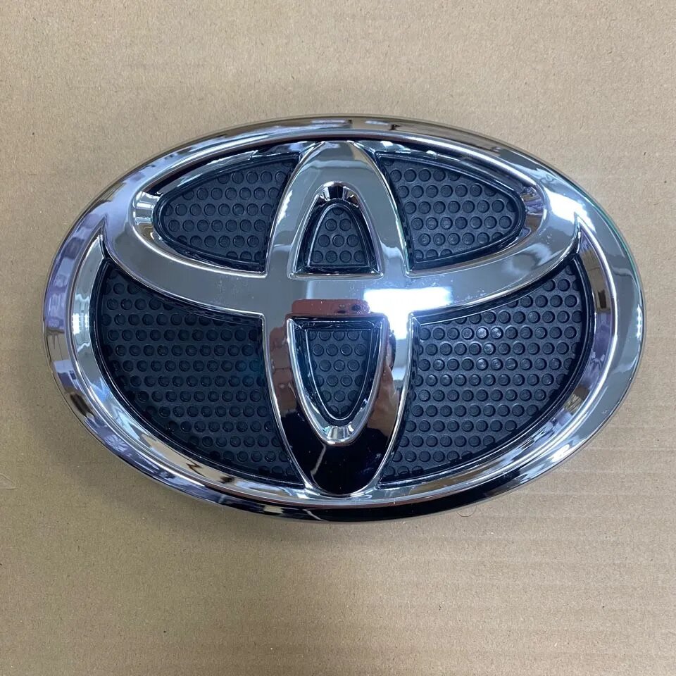 Эмблема на решетку радиатора Toyota Land Cruiser Prado 150 (18-23 год)