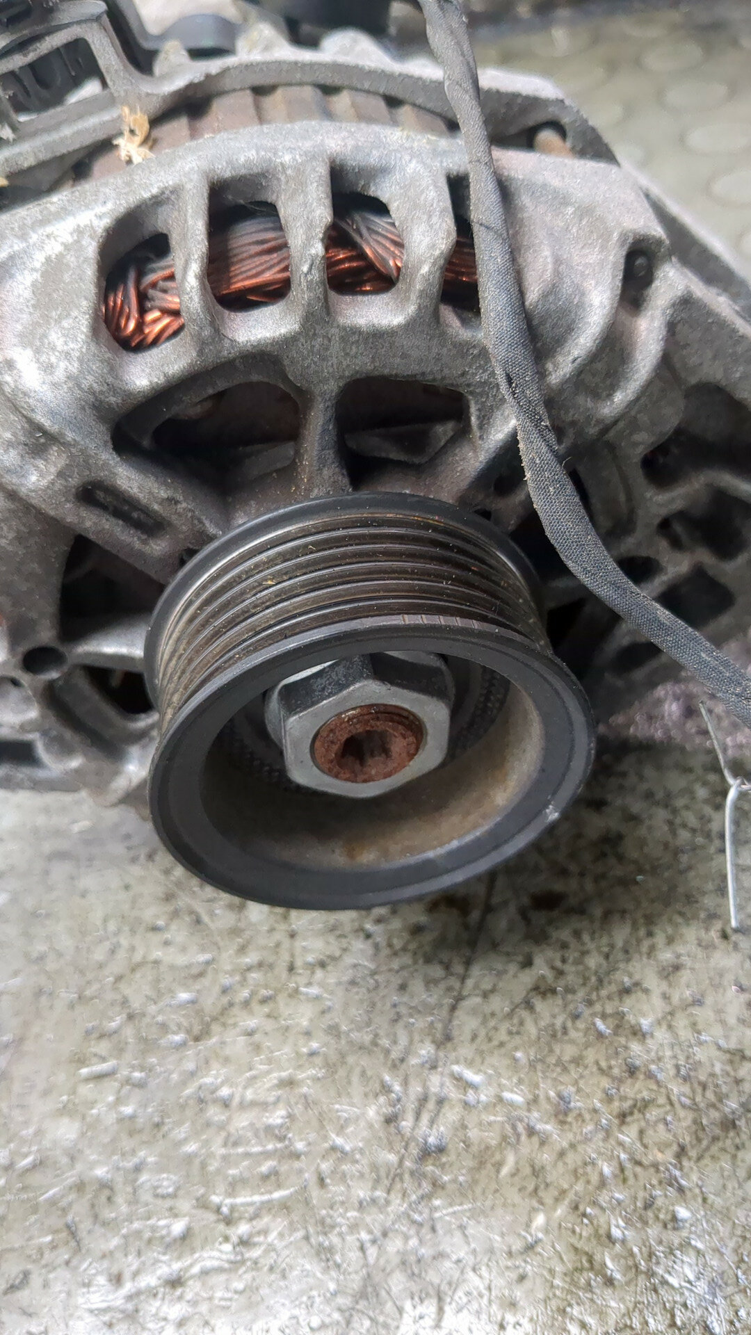 Генератор Hyundai i30 Б/У — фото 1
