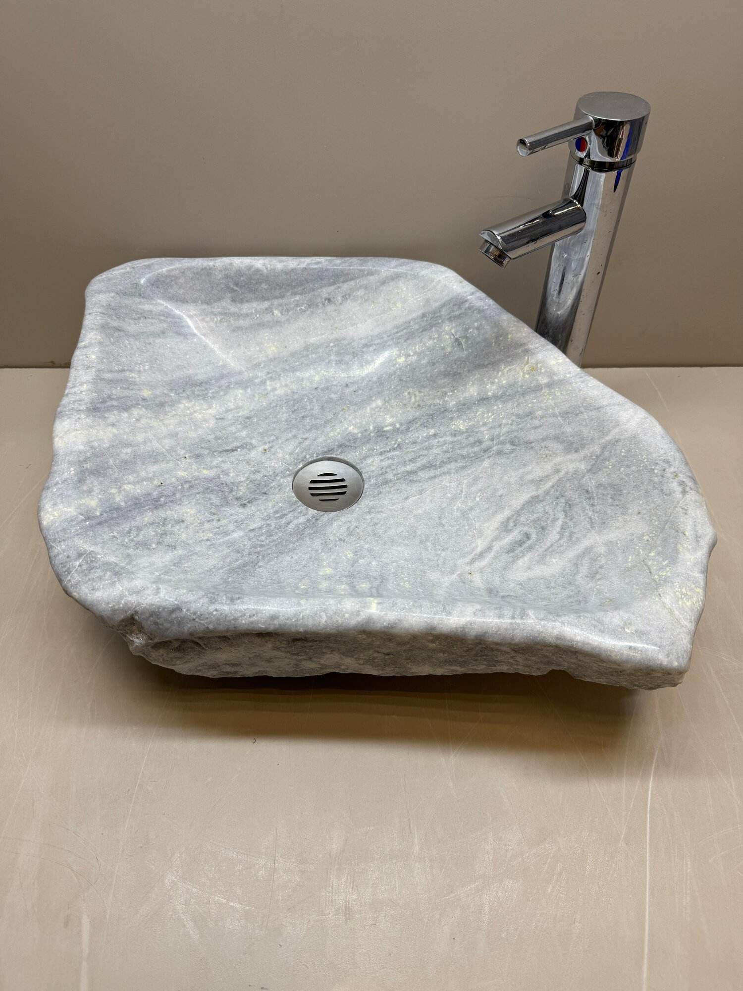 Раковина накладная из натурального камня, мрамор (50х41х14см) RK-098