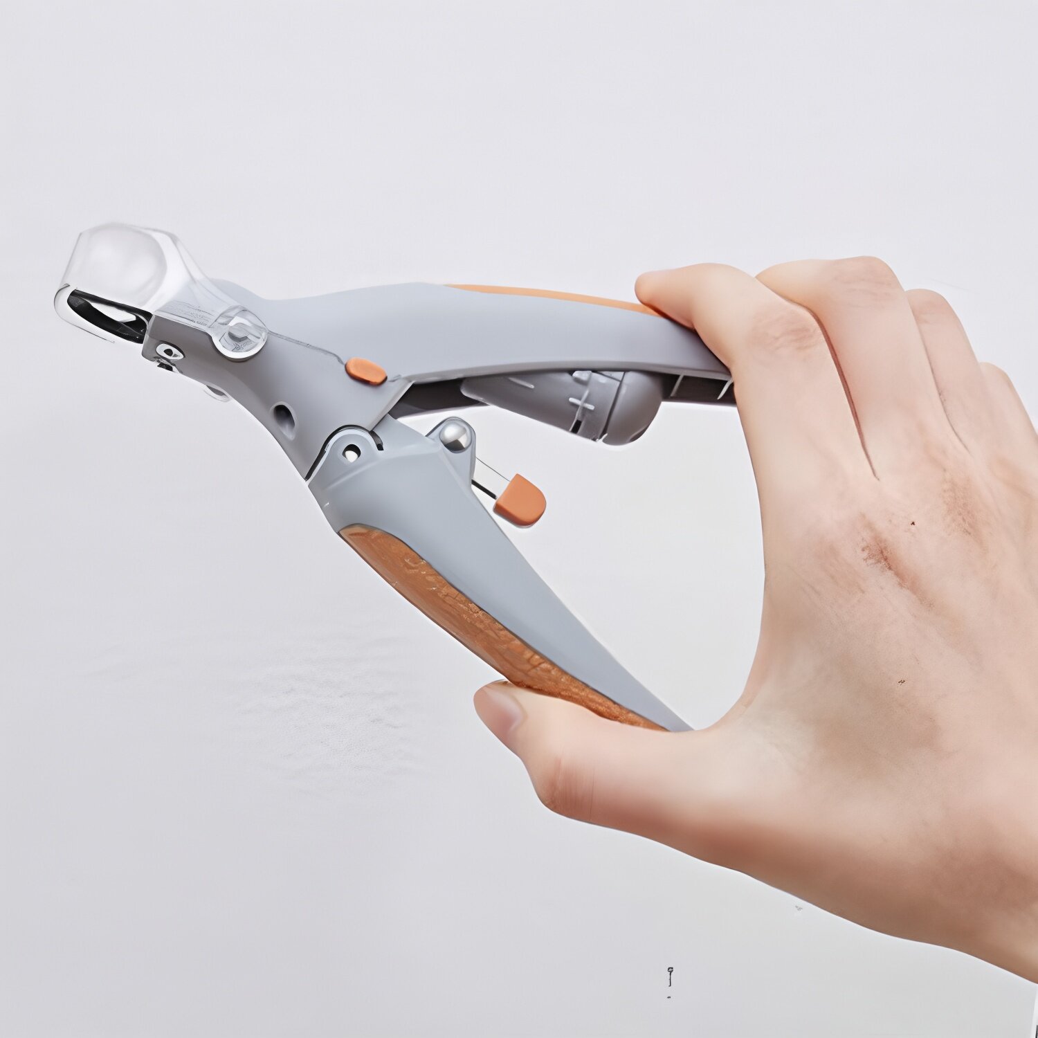 Светящиеся кусачки для ногтей домашних животных 15*9CM. Увеличить в 5 раз