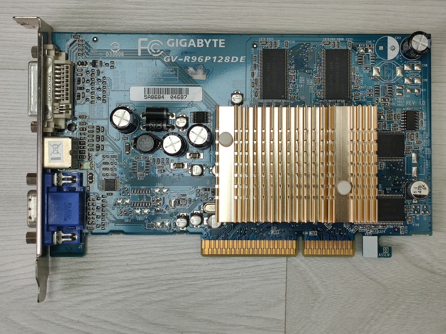 Видеокарта ATI Radeon 9600 Pro 128Mb GIGABYTE GV-R96P128DE AGP