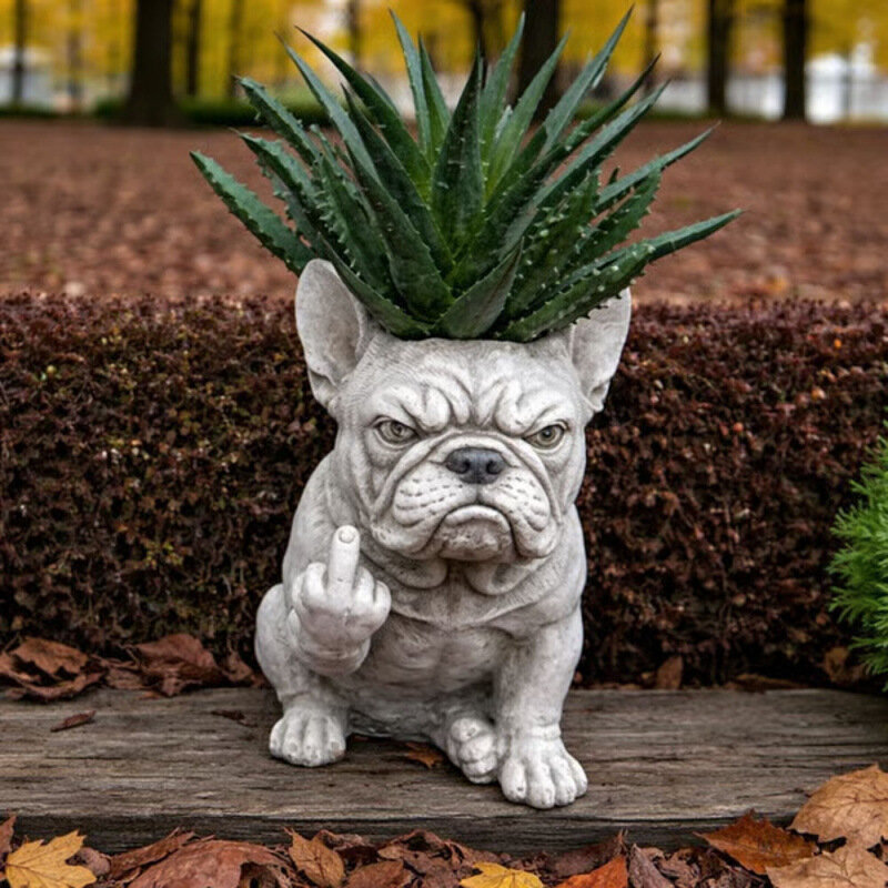 Международный Grumpy French Bulldog Planter - это уникальный декоративный элемент для садового дизайна, выполненный из резины. Этот плантер в форме фр