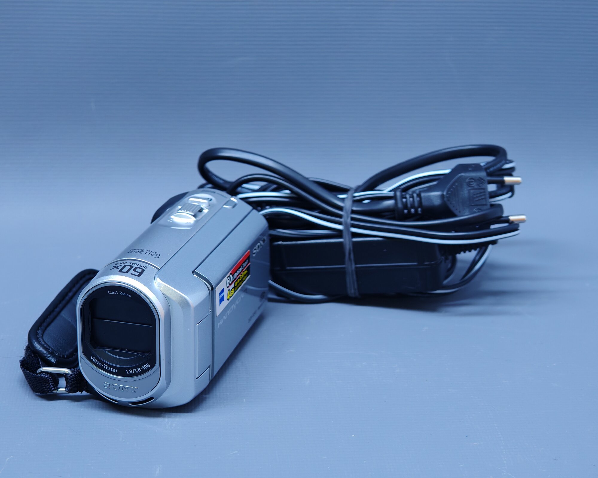 Видеокамера цифровая Sony DCR-SX40E Handycam
