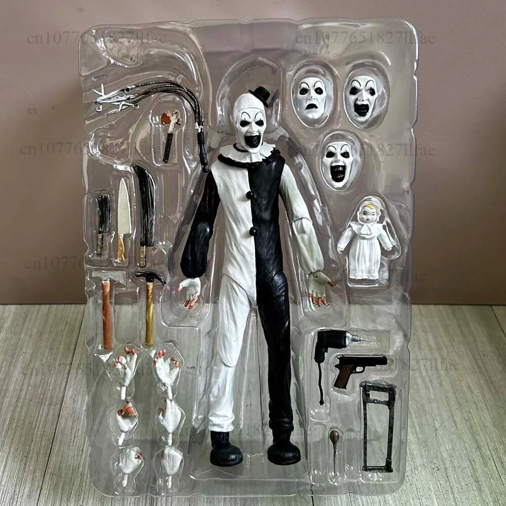 Фигурка клоуна Арт из фильма "Ужас" Bandai no box