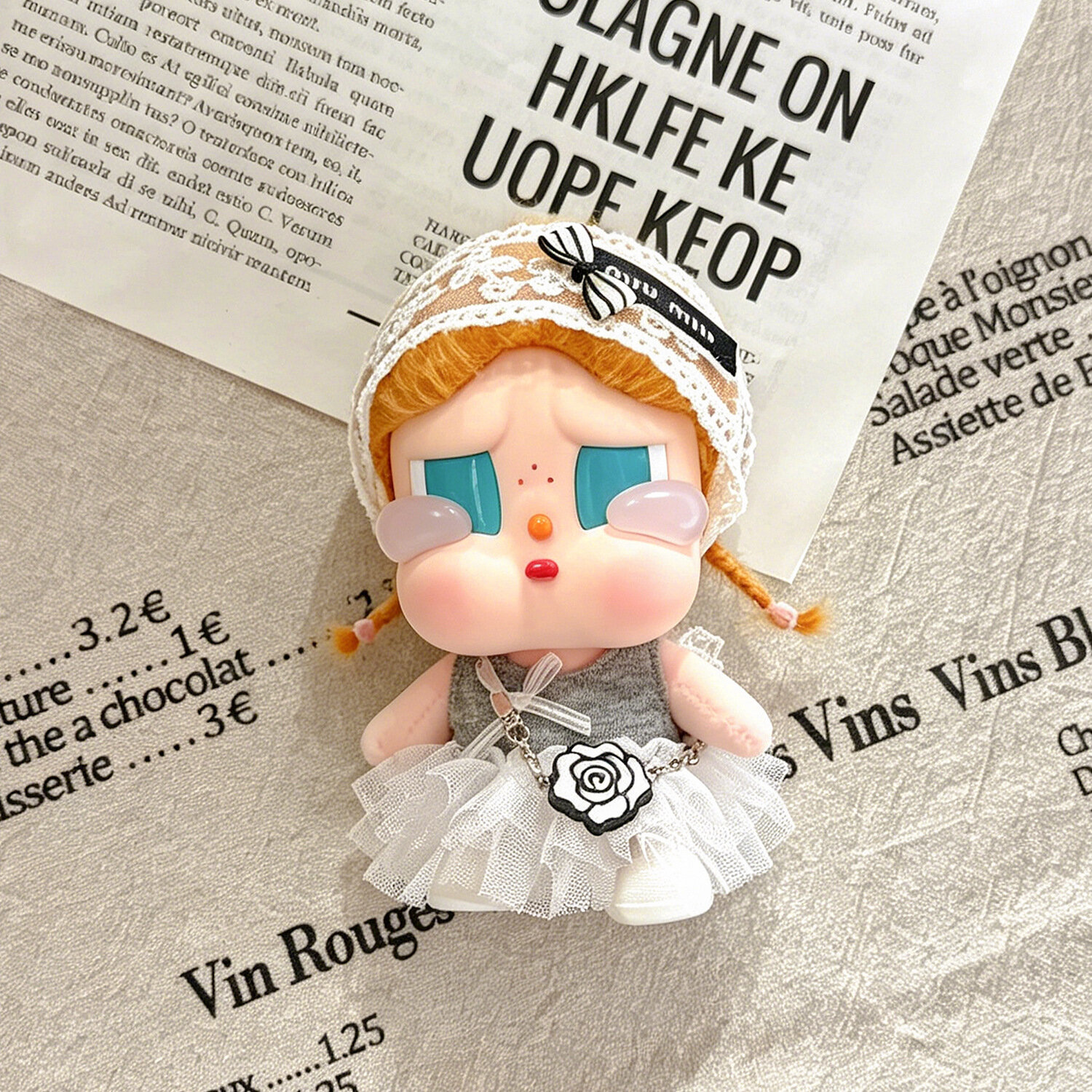 Комплект из 5 предметов: повязка Miu, серая кофта, большая розовая сумка, белая тюлевая юбка, белые туфли (без куклы)