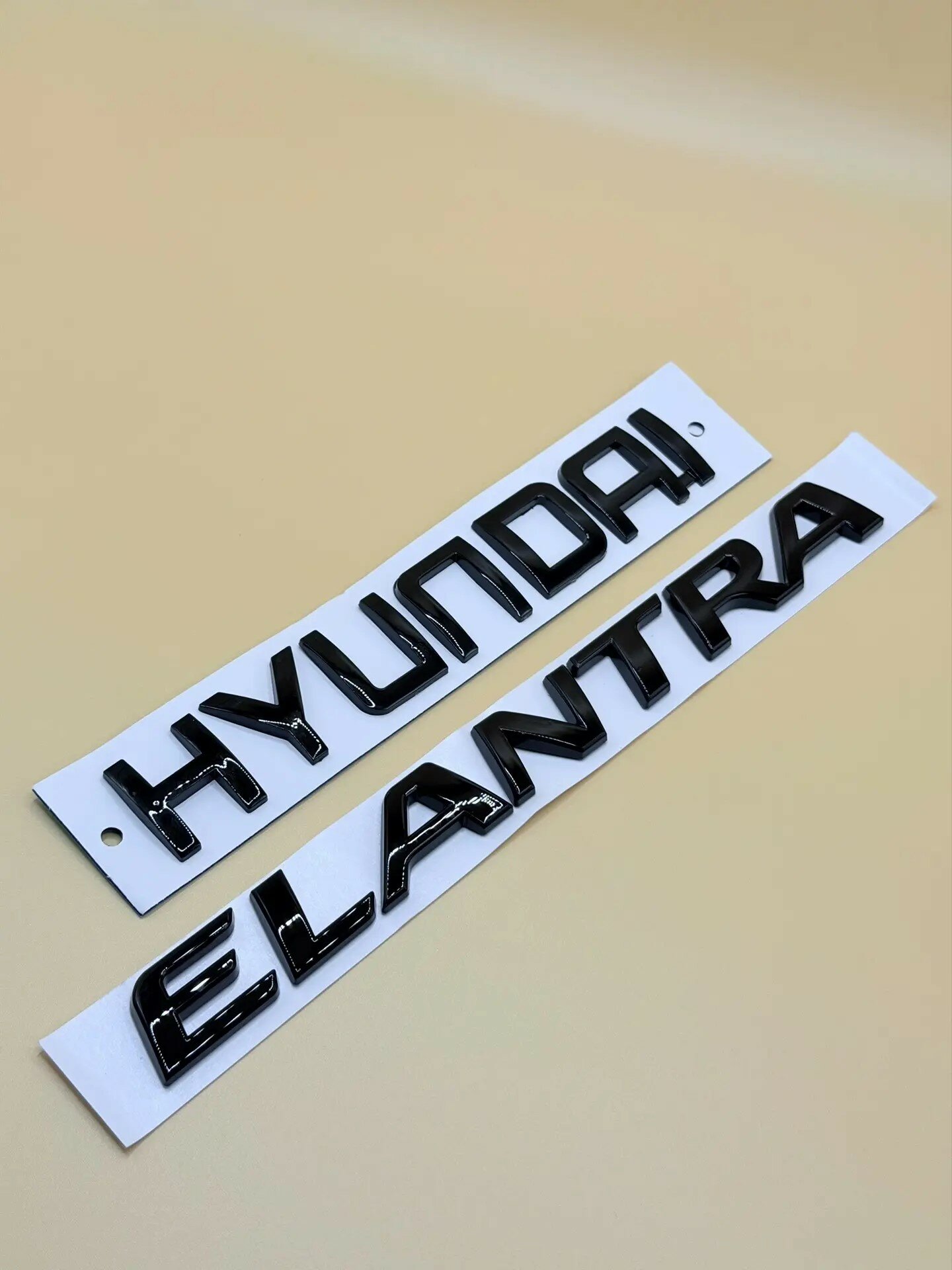 Надпись наклейка на багажник Hyundai + Elantra Black ABS-Пластик