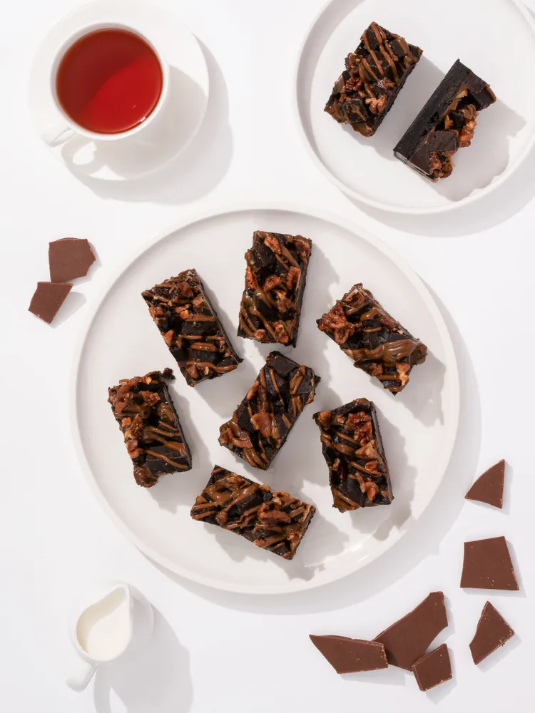 Пирожное Dessert Fantasy "Брауни", густая карамель, грецкий орех, 21 шт. по 120 г. (2520 г.)