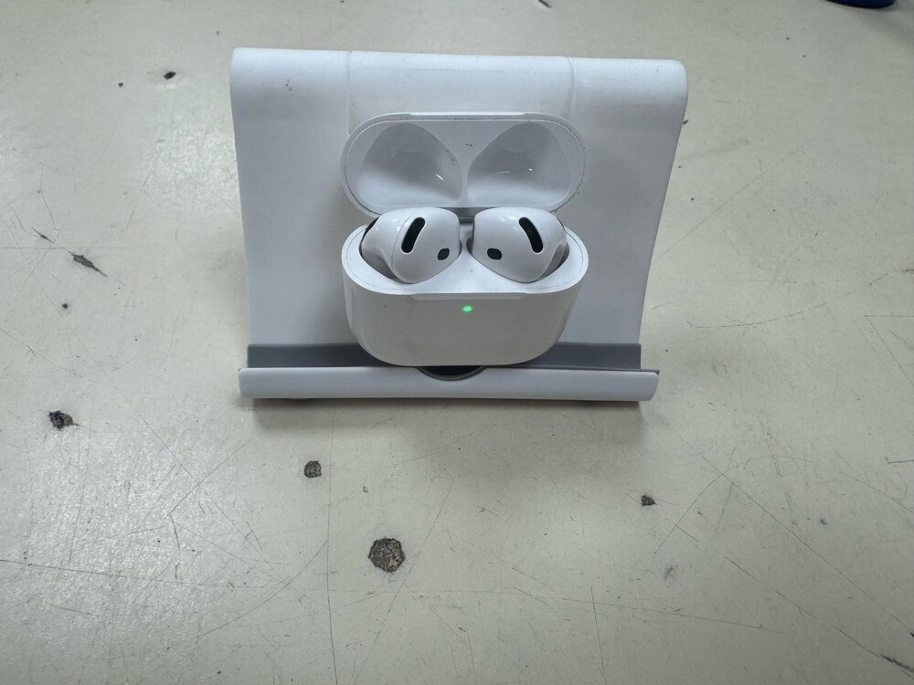 Беспроводные наушники Apple AirPods 4 (ANC) с активным шумоподавлением Б\У уценка