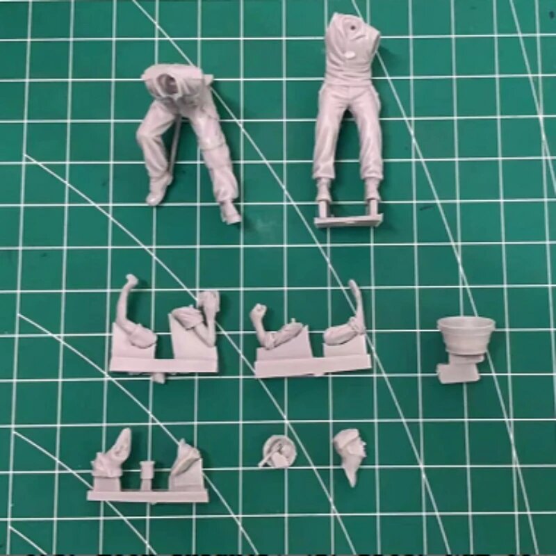 Набор для сборки модели солдат из литой смолы 1/35 (2 фигурки)