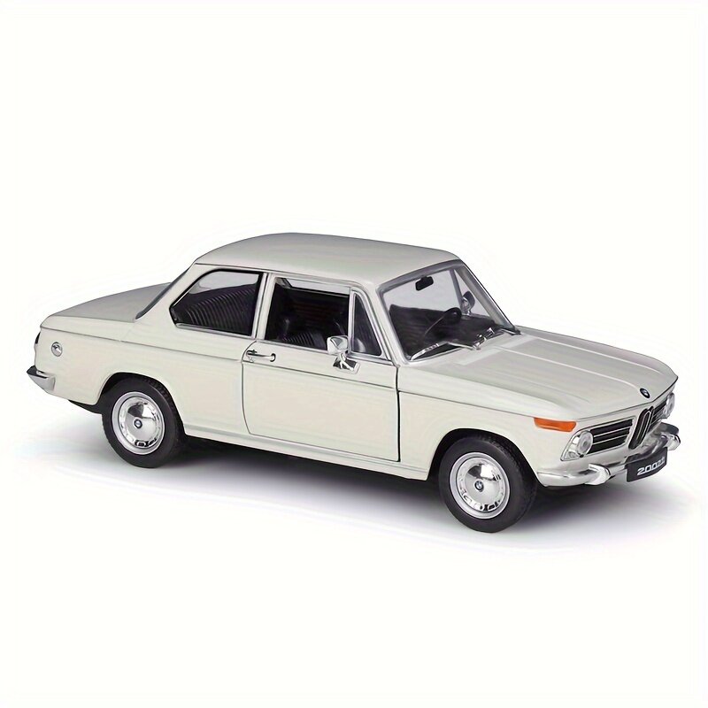 Игрушечная модель автомобиля в масштабе 1:24 из сплава с механизмом обратного хода, белый цвет