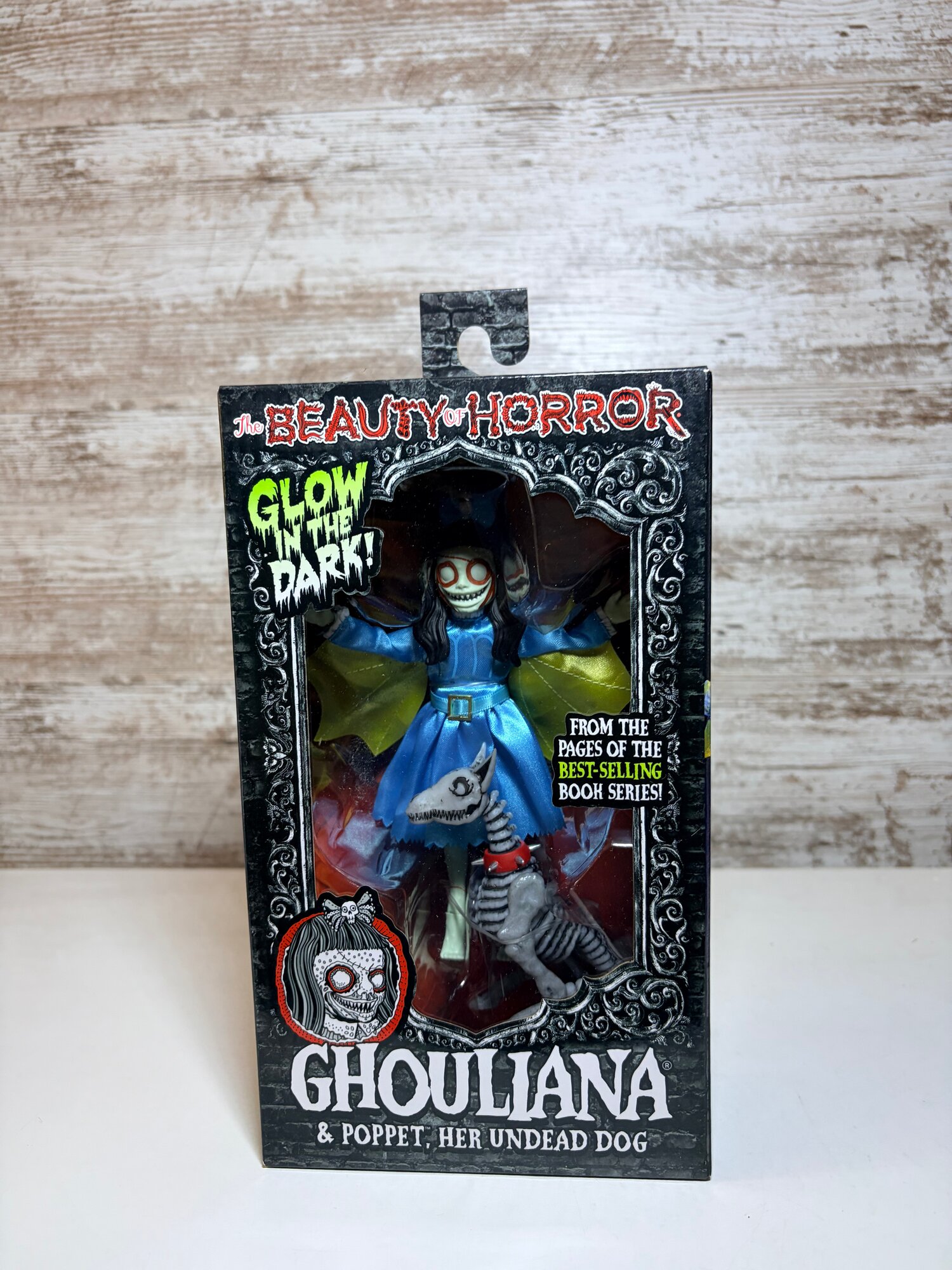 Коллекционная фигурка Ghouliana & Poppet Her Undead Dog Glow in the Dark, Beauty of Horror, NECA, 20 см
