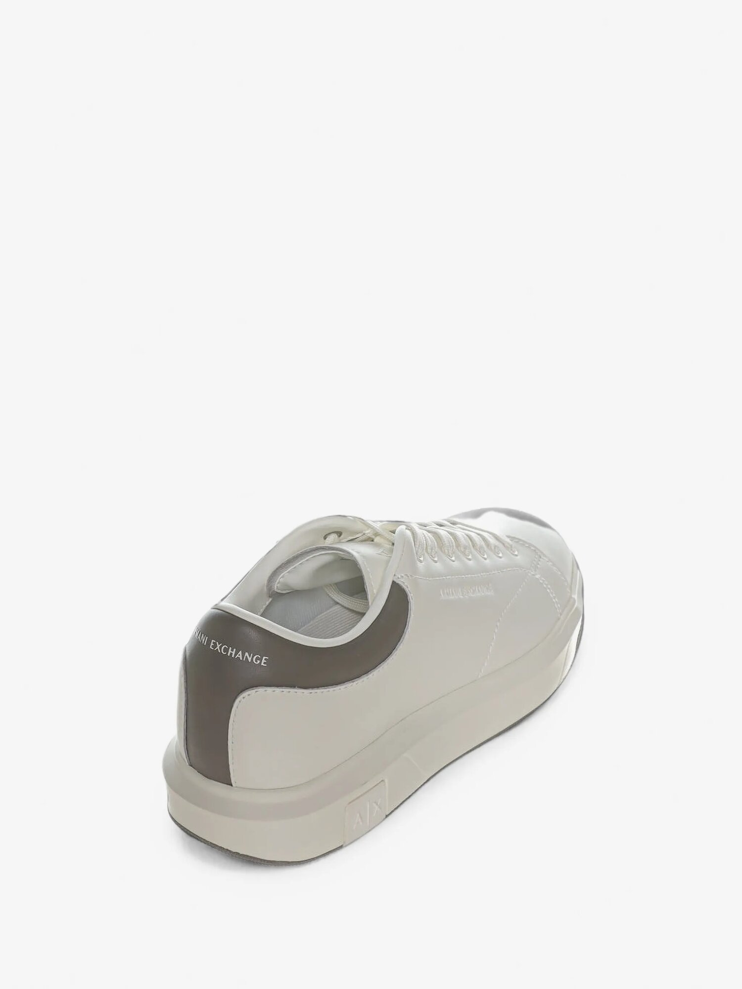 Кроссовки Armani Exchange Logo-embossed low-top sneakers, размер 10, белый — фото 1