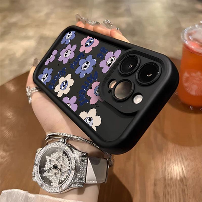 Чехол на Айфон 16 Плюс / iPhone 16 Plus черный Цветы детской нежности силиконовый ударопрочный