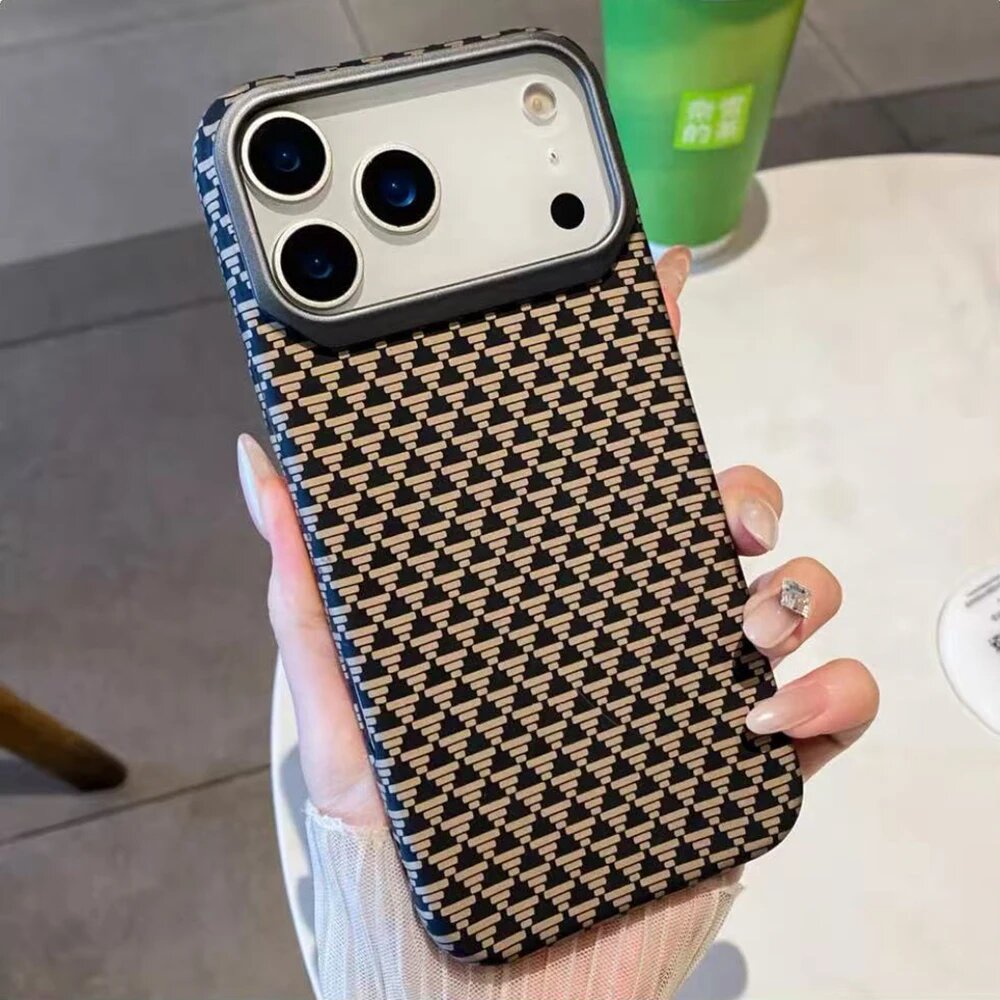 Чехол iPhone Air Triangular Gold с узором