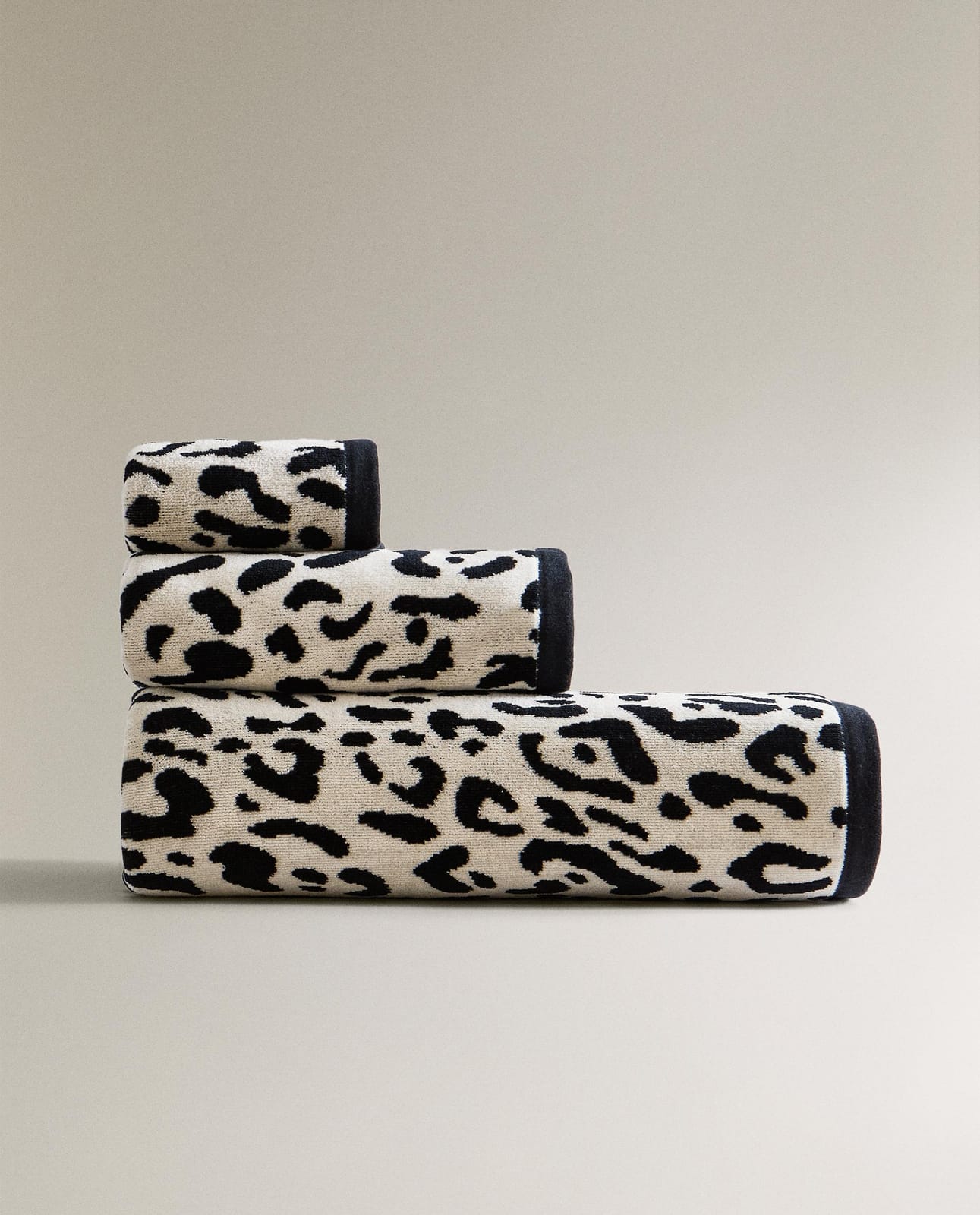 Полотенце для ванной ZARA HOME велюровое банное полотенце с животным принтом, piaskowy / czarny, 50 x 90 см 2546/013/088-35