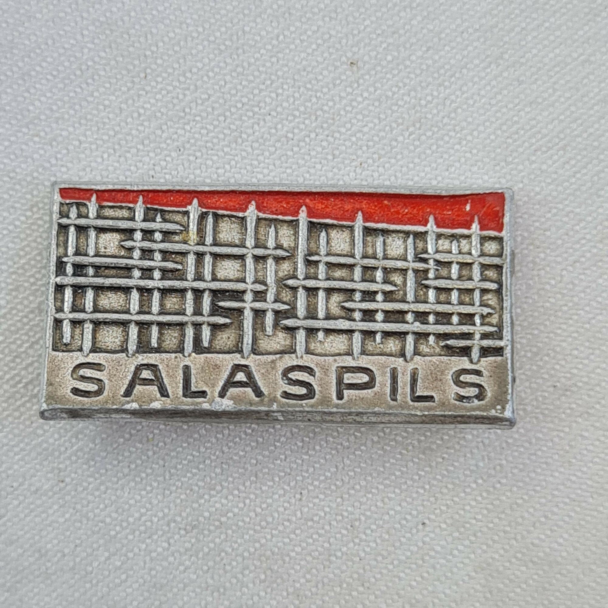 Значок СССР. Salaspils, геометрический узор, город. Винтажный значек.