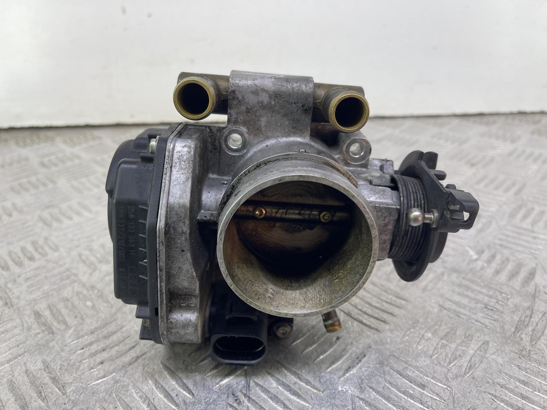 Дроссельная заслонка Volkswagen Passat B5 (1996 - 2001) 058133063H